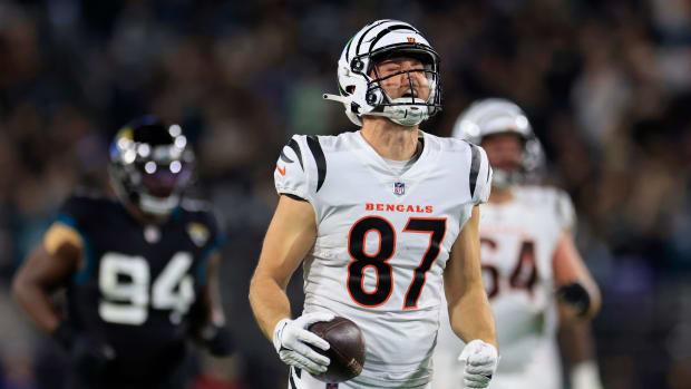Cincinnati Bengals Re-Signing Tanner Hudson, Continue to Fortify Tight ...