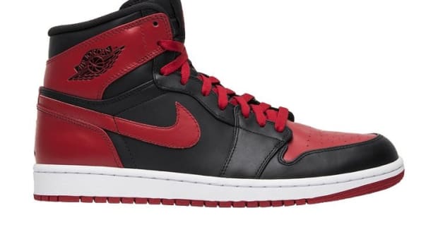 Ludacris Rappels from Roof at Falcons Game in Air Jordan Sneakers ...