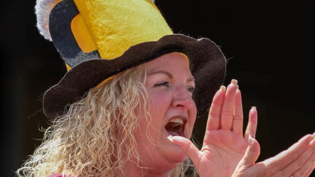 Have Fun During Arkansas Razorbacks – Ole Miss Rebels College World ...