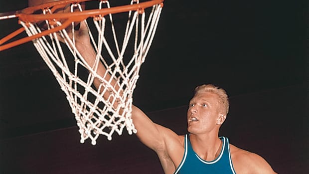 Kentucky MBB Hall of Famer Cotton Nash Passes Away at 80 - Sports ...