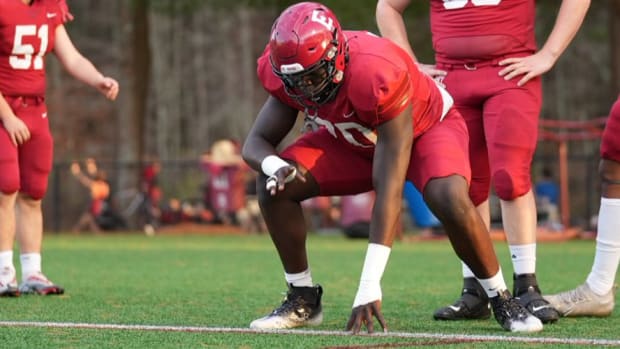 Le trois étoiles OT Uber Ajongo s'engage à Wake Forest - Nouvelles Du Monde