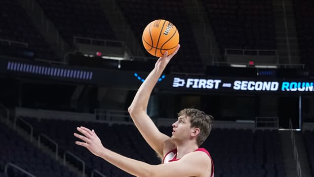 Indiana Center Logan Duncomb Enters Transfer Portal - Sports ...