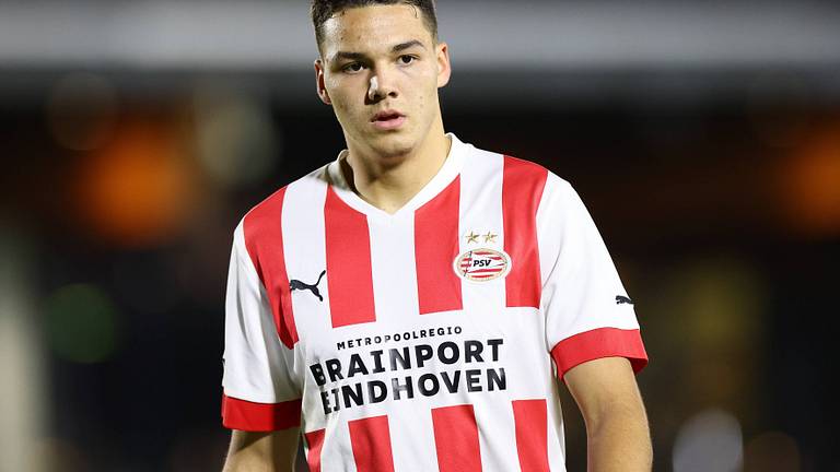 Sunderland to sign giant Dutch defender as early summer business ...