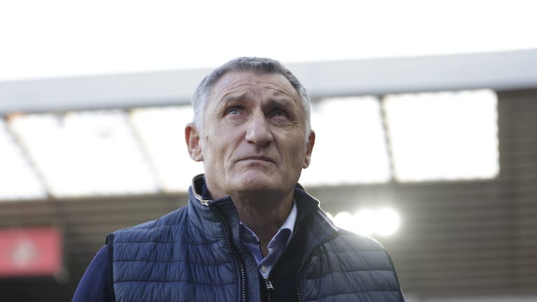 Tony Mowbray reveals the type of midfielder Sunderland want in January ...