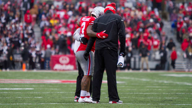 Miyan Williams Suffers Apparent Right Leg Injury, Ohio State Running ...
