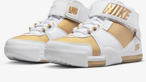 LeBron James Wears Nike LeBron 2 at Lakers Media Day - Sports ...