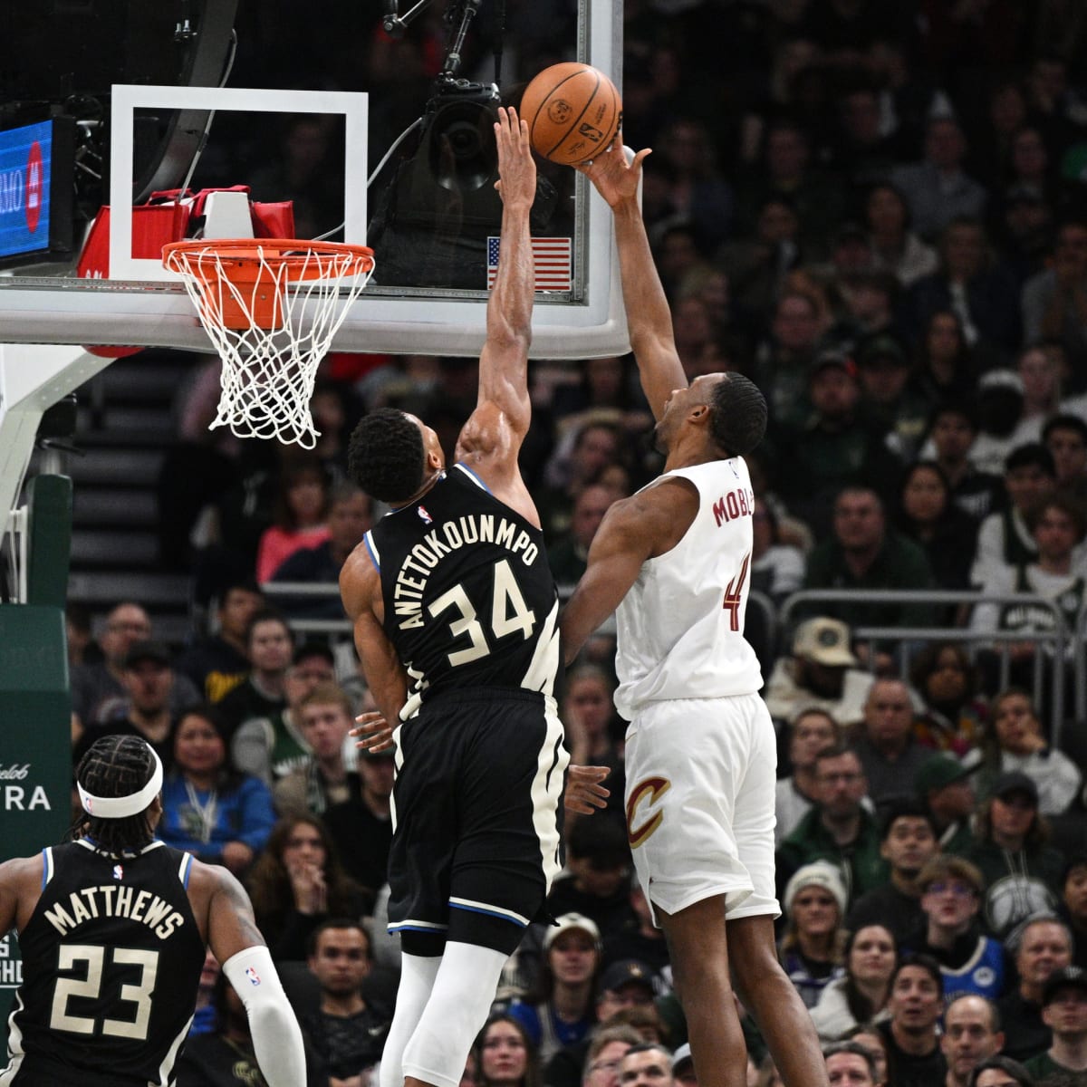 Giannis Antetokounmpo Block