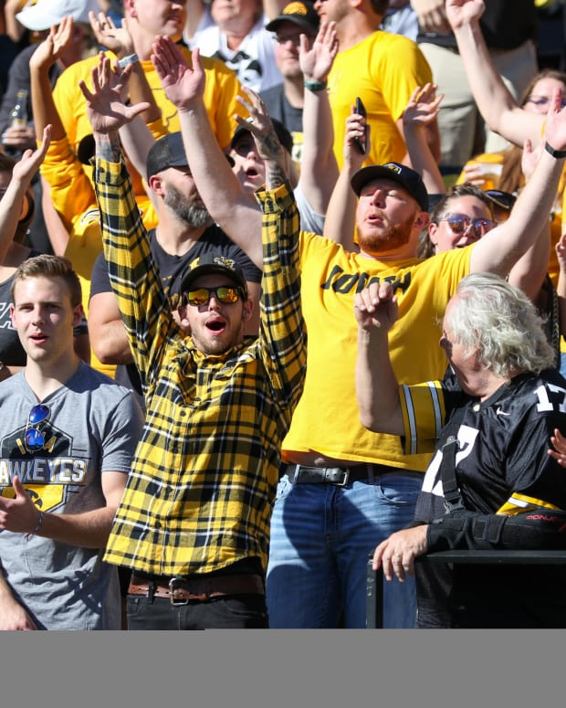 Anterio Thompson Talks Iowa Football Camp - Sports Illustrated Iowa ...