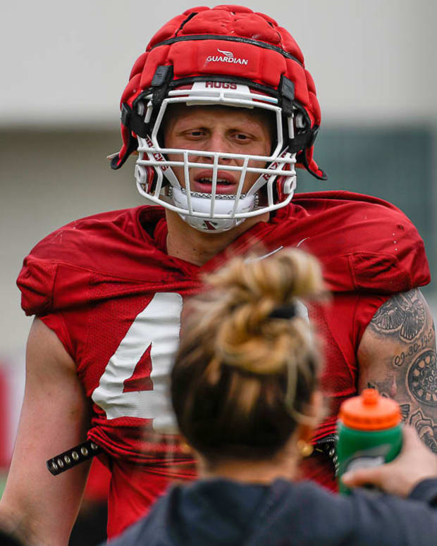 Hogs' Landon Jackson, Andrew Armstrong on FIU - Sports Illustrated All ...