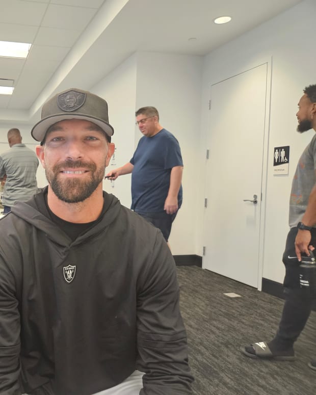 Las Vegas Raiders DL Coach Rob Leonard - Sports Illustrated Las Vegas ...