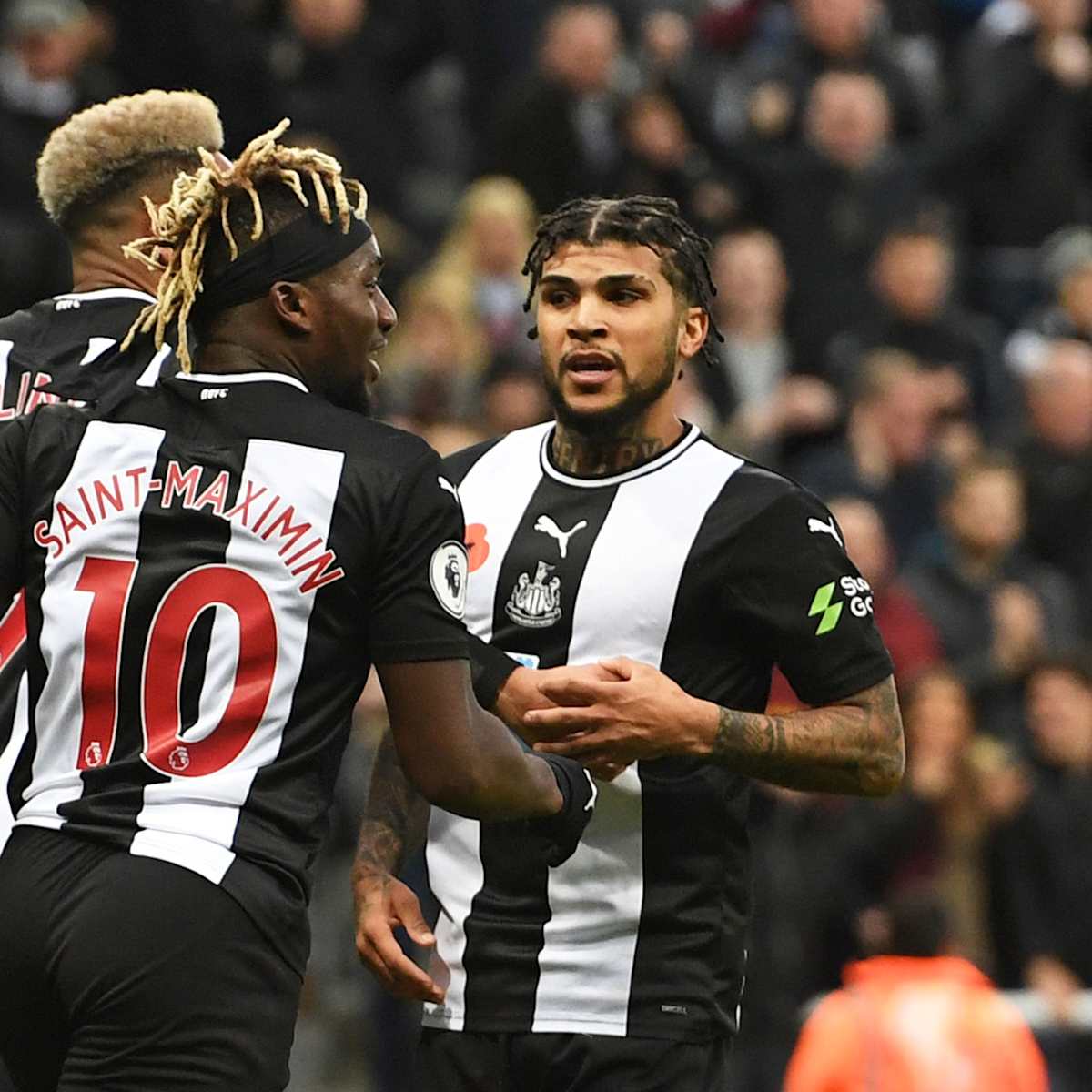 deandre yedlin flying header