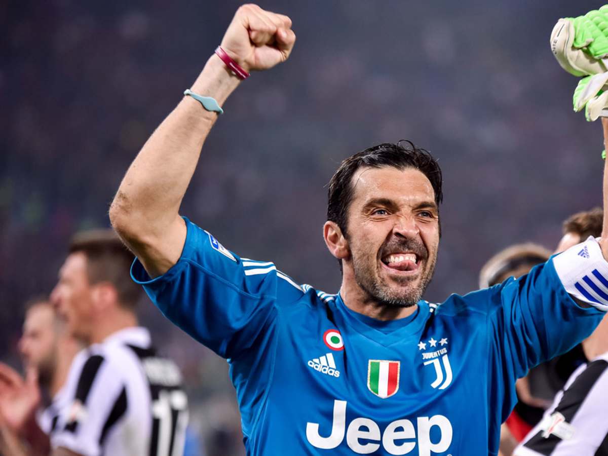 gianluigi buffon beach