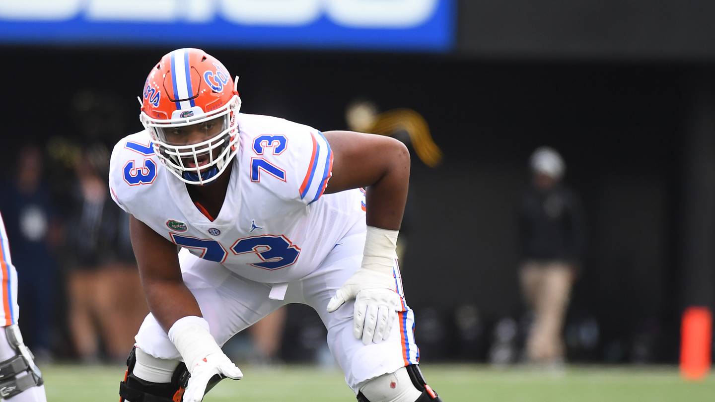 Report: Patriots waive OT Cole Croston, sign Martez Ivey