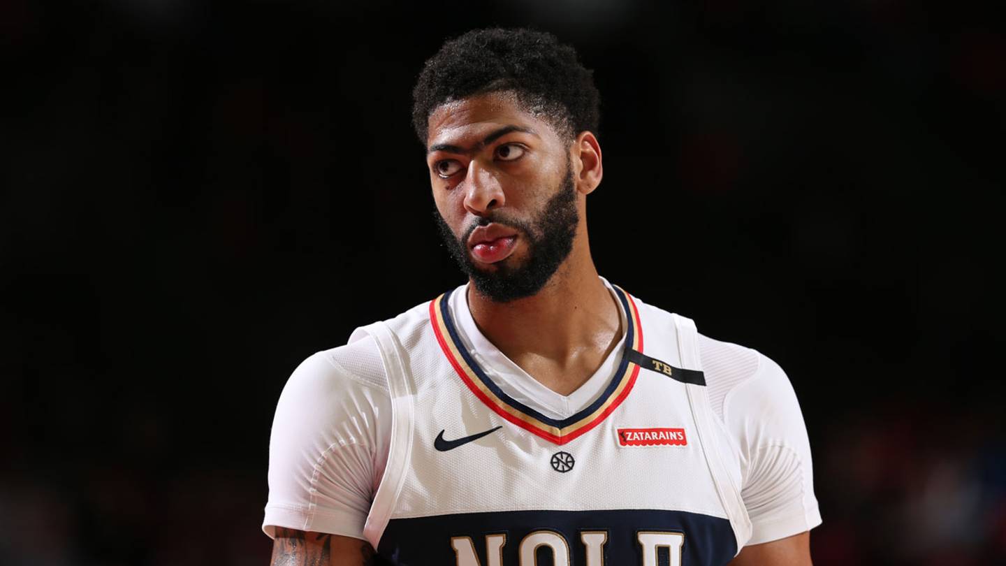 Watch: Anthony Davis Welcomed Back With Boos From Pelicans Fans