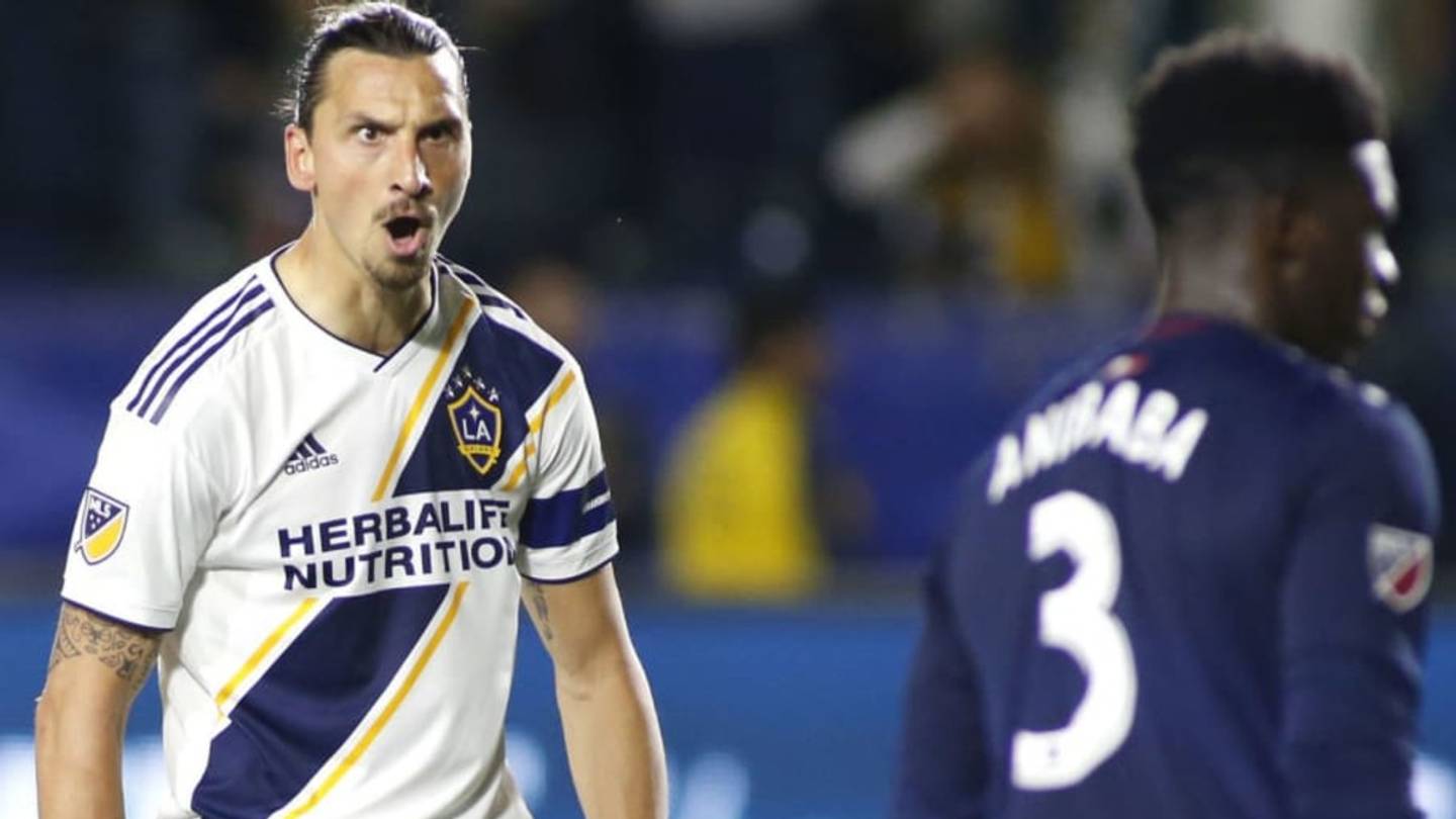VÍDEO | Ibrahímovic vuelve a sorprender a todos con un golazo de chilena