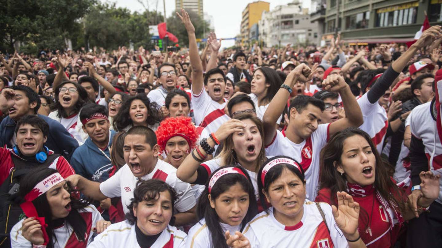 Peru Fan Goes to Outrageous Lengths to Watch His Nation at the World Cup
