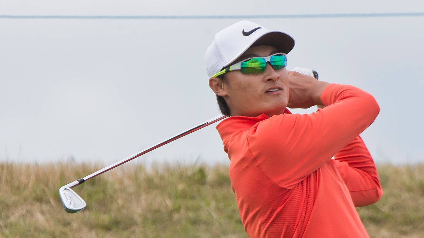 Waring leads French Open; player's mother steals limelight