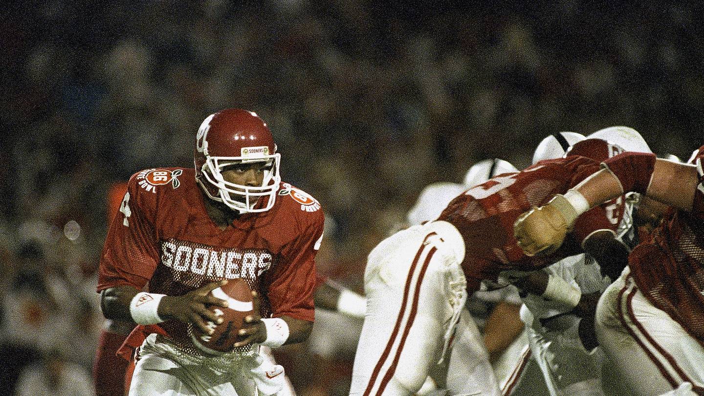 Former QB Holieway admires Alabama true freshman QB Hurts