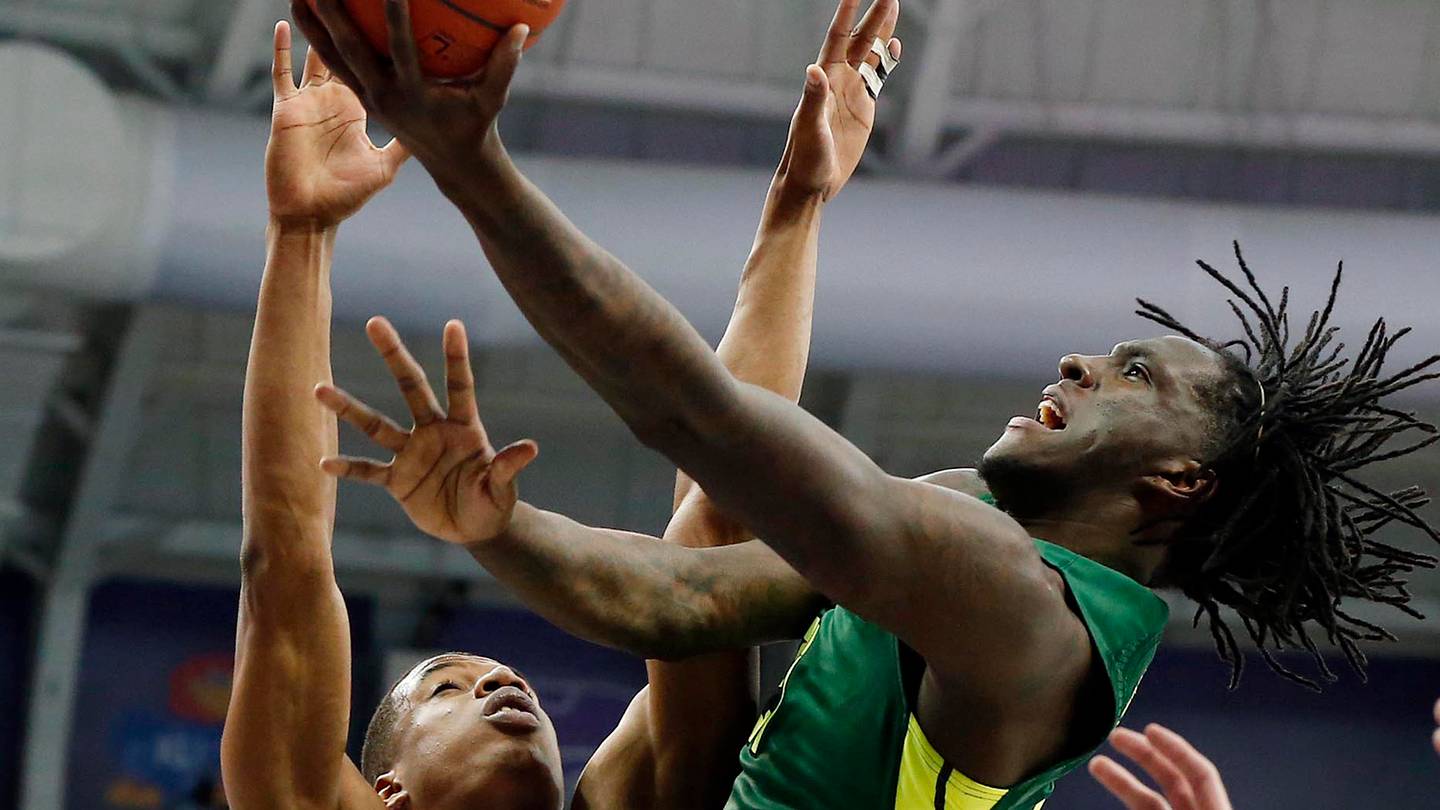 No. 19 Baylor dominates inside to beat TCU 86-71