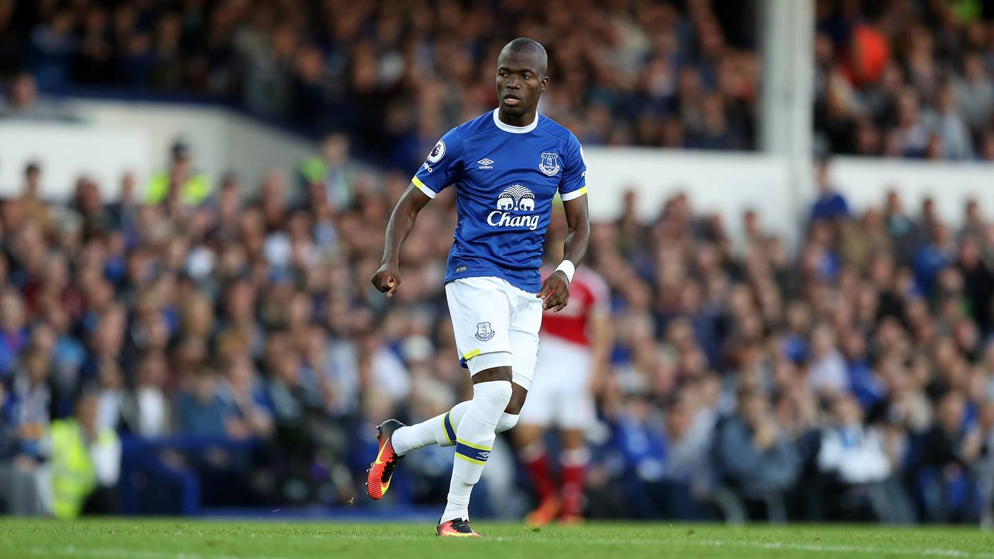 Ecuador striker Enner Valencia fakes injury to avoid police