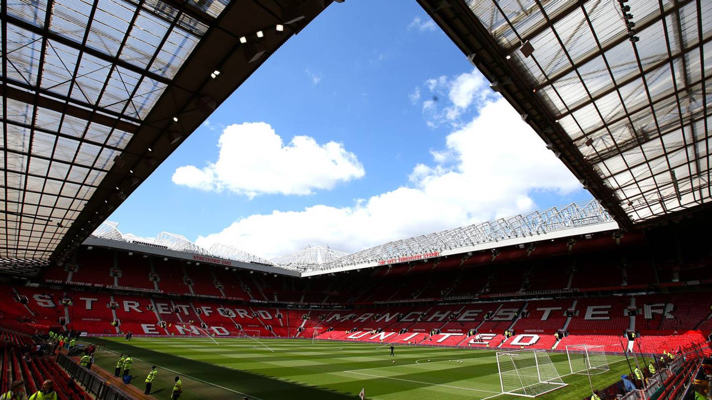 Watch: Manchester United reserves win on gorgeous long-range lob