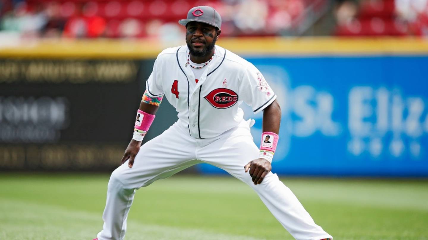 Brandon Phillips’s 2-year-old shows off his skills at Reds batting practice