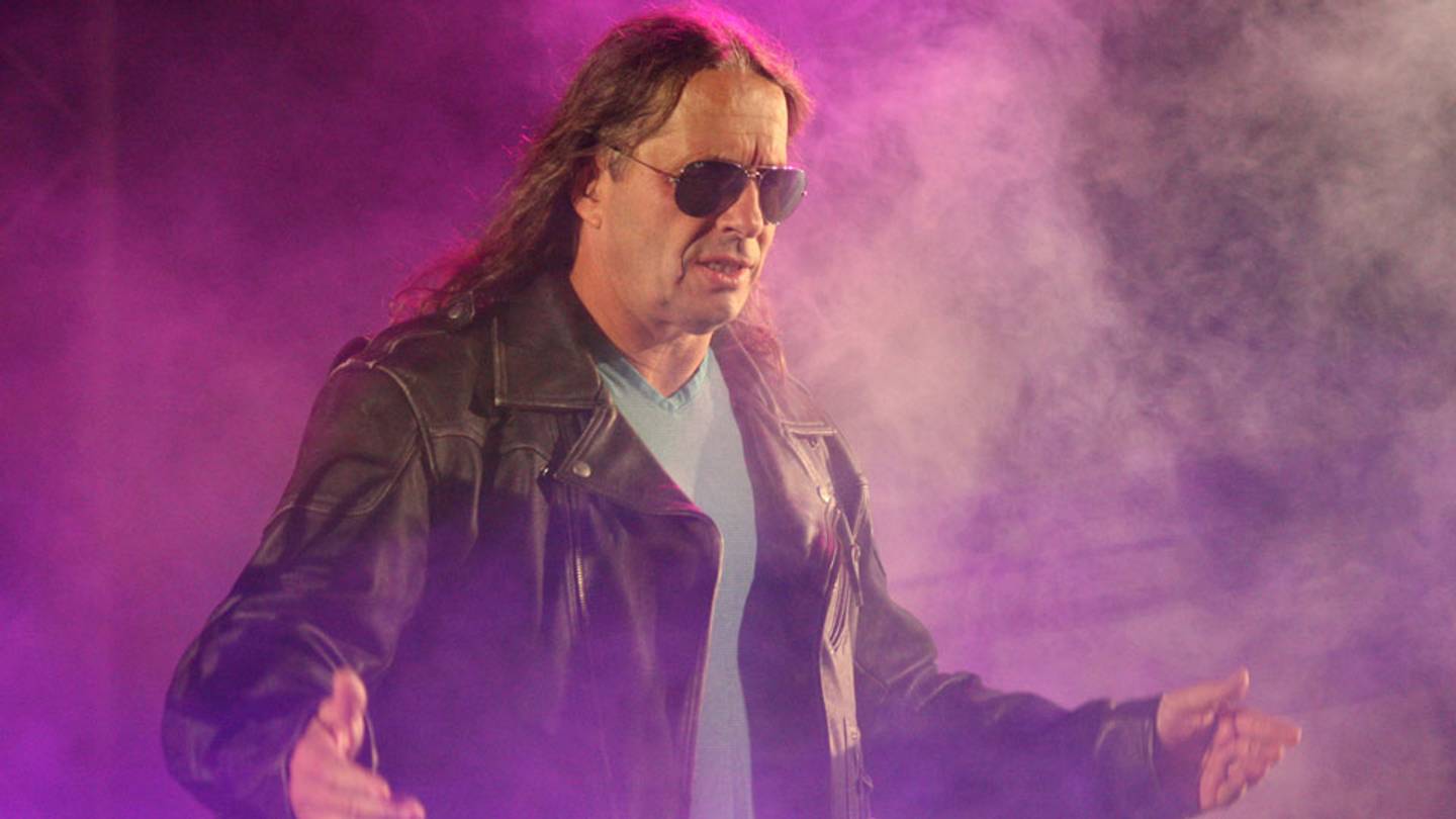 WWE star Bret Hart announces he has prostate cancer