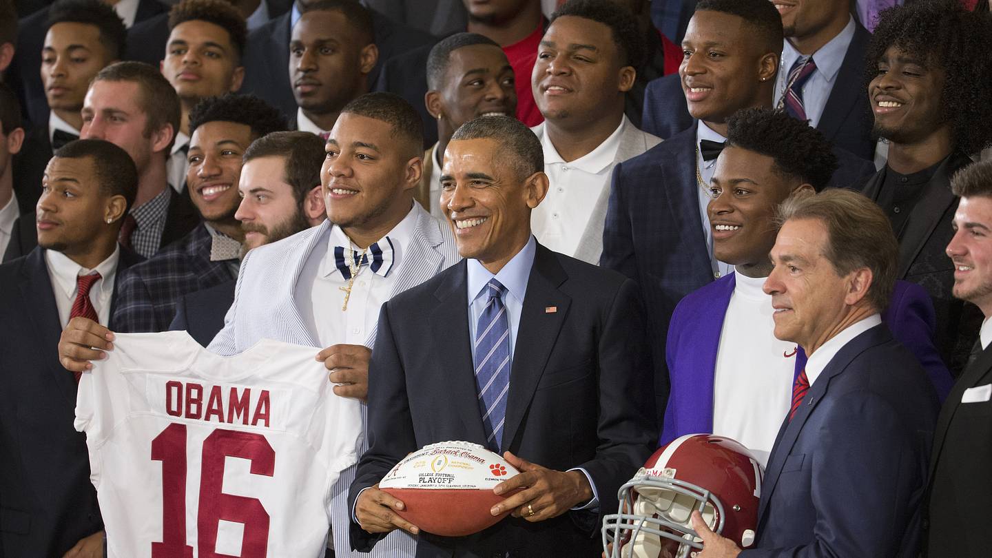Obama honors Alabama's championship football team