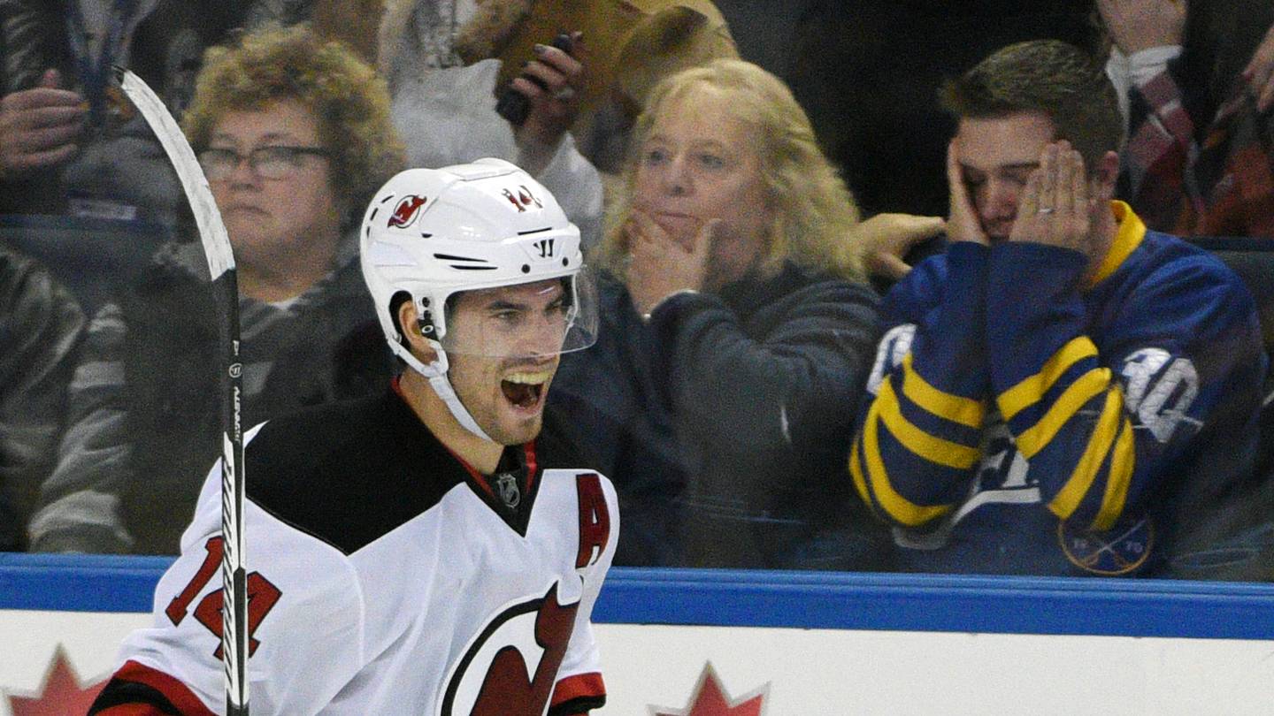Henrique scores twice, Devils beat Sabres 4-3