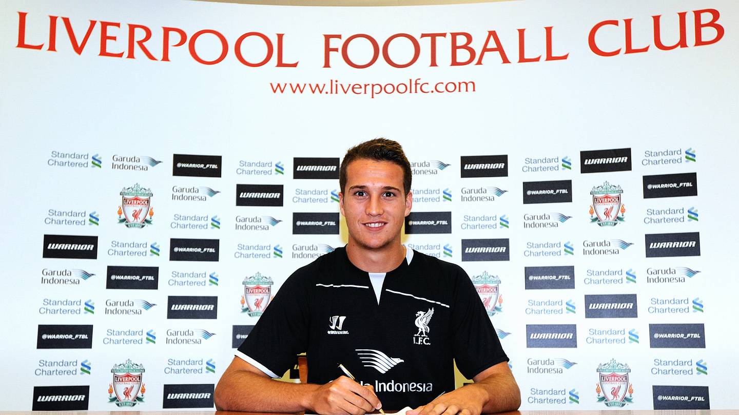 Liverpool signs Atlético Madrid's Javier Manquillo to two-year loan