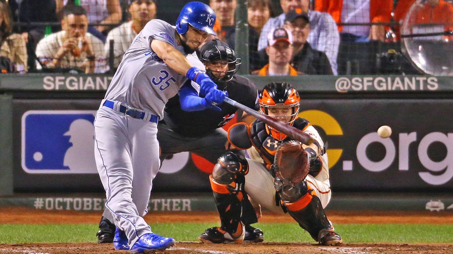 Royals hold off Giants in pitcher's duel to take 2-1 World Series lead