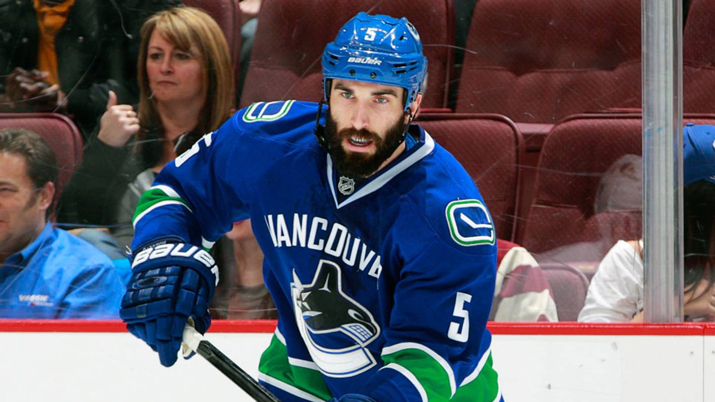 Jason Garrison traded to Tampa Bay Lightning