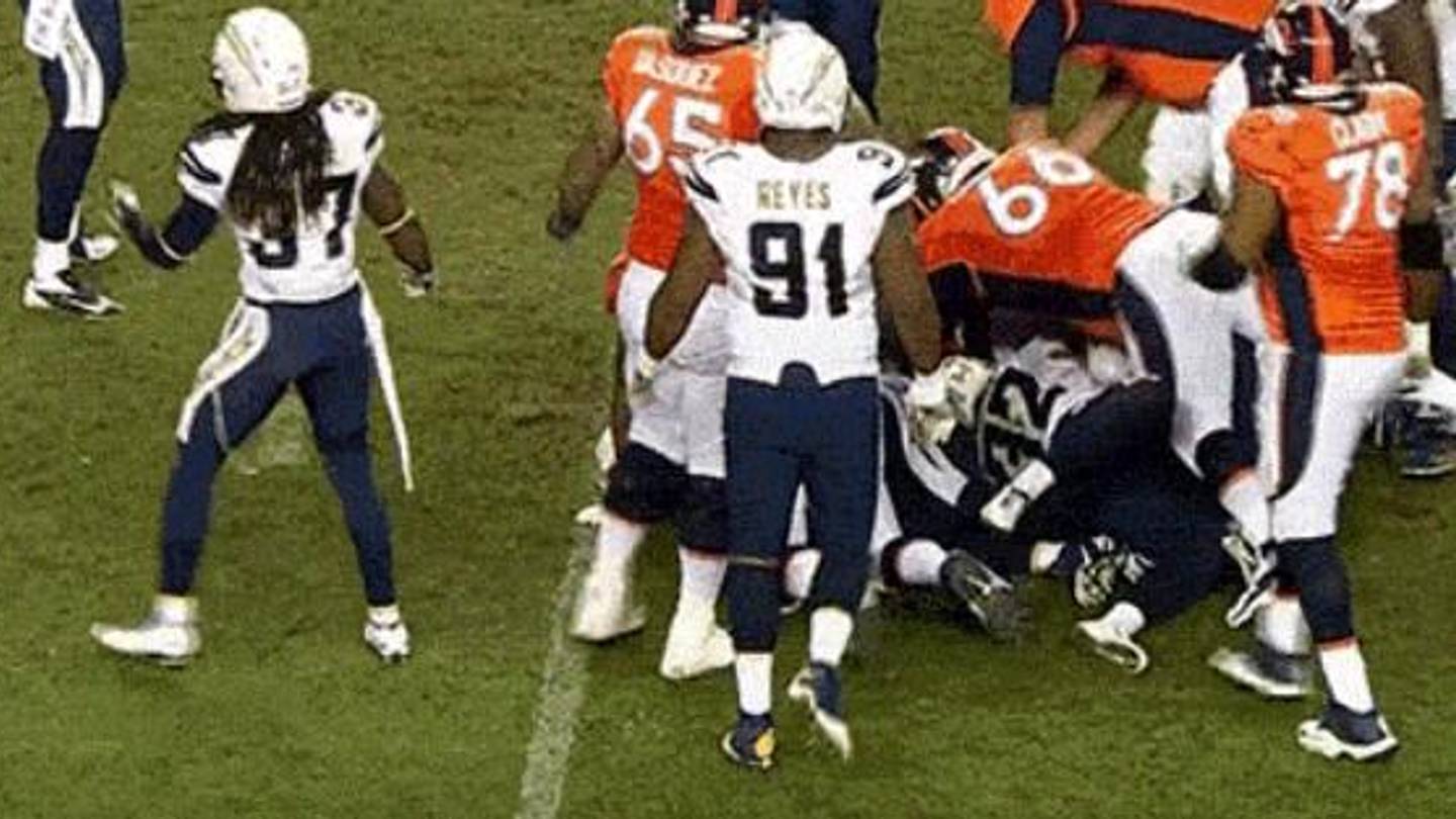Video: Chargers' Addae evaluated after strange reaction to hit