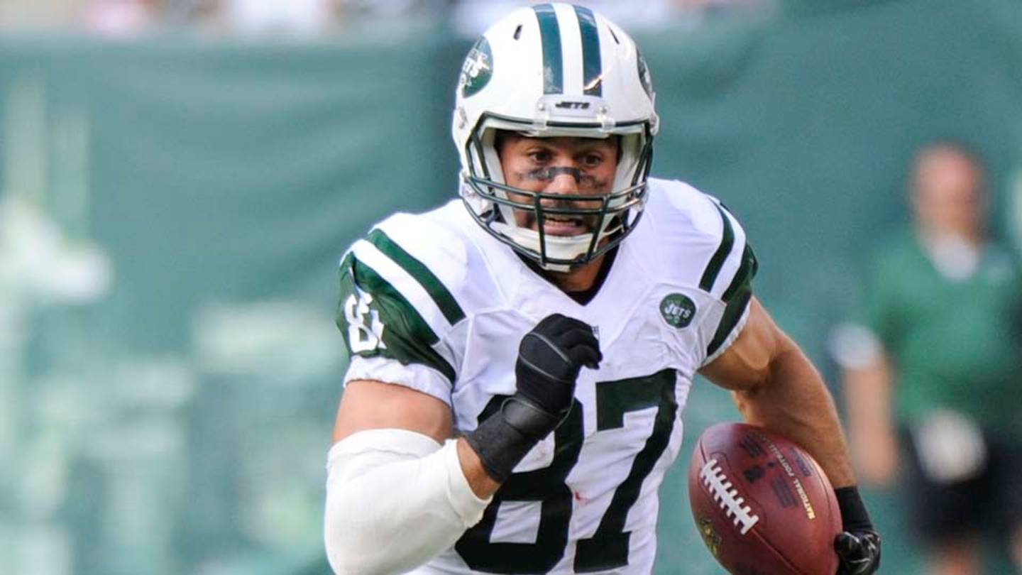 Report: Jets WR Eric Decker to undergo tests for injured hamstring