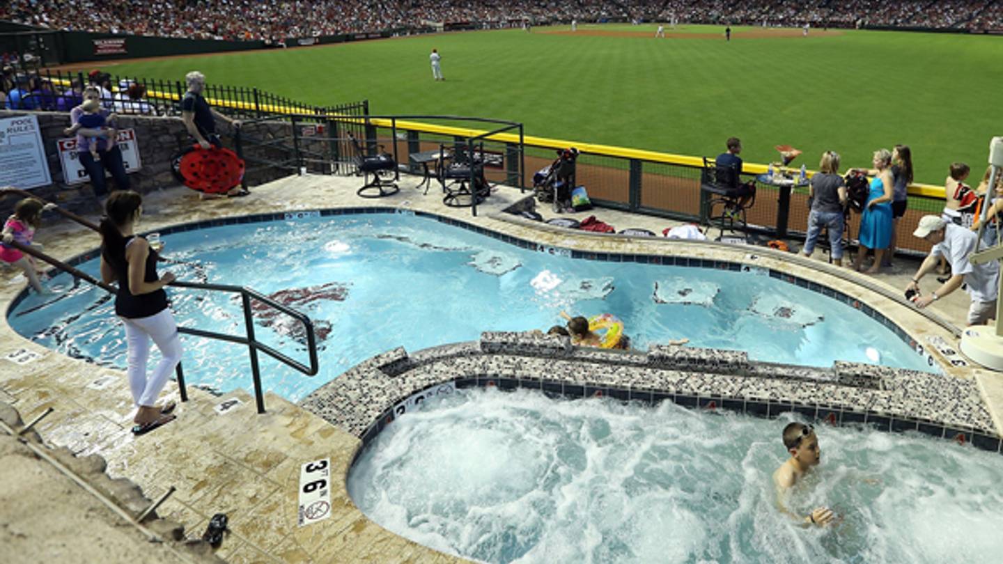 Ballpark Quirks: Taking a dip in Chase Field’s swimming pool