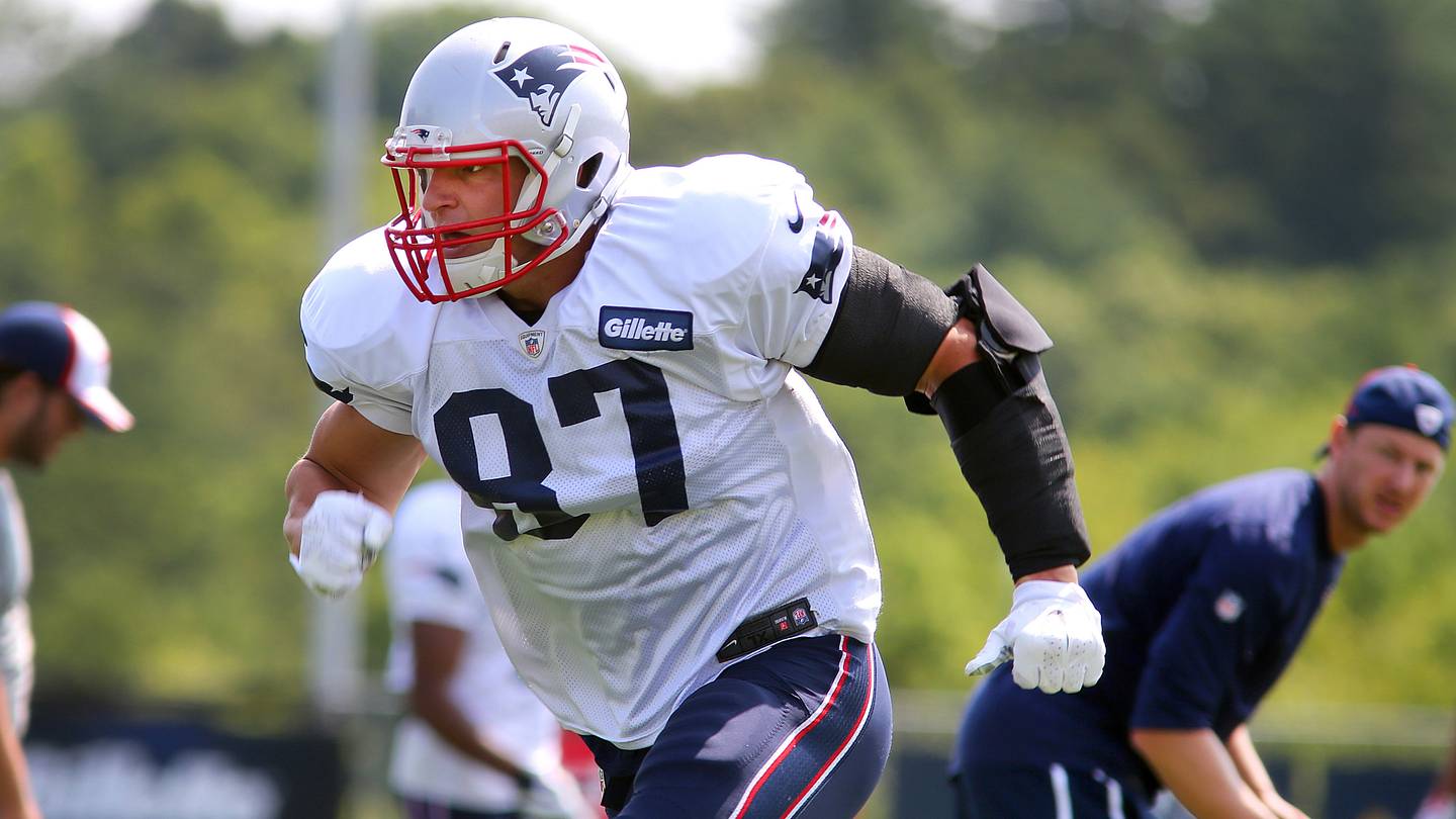 New England Patriots depth chart: Rob Gronkowski on first team
