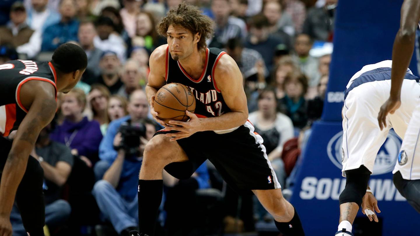 Report: Knicks finalizing four-year agreement with Robin Lopez