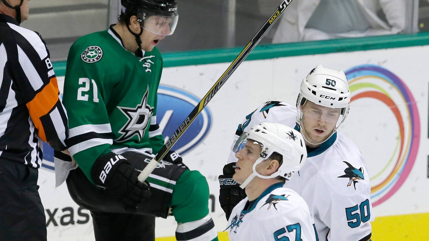 Roussel's goal breaks tie, Stars beat Sharks 5-3