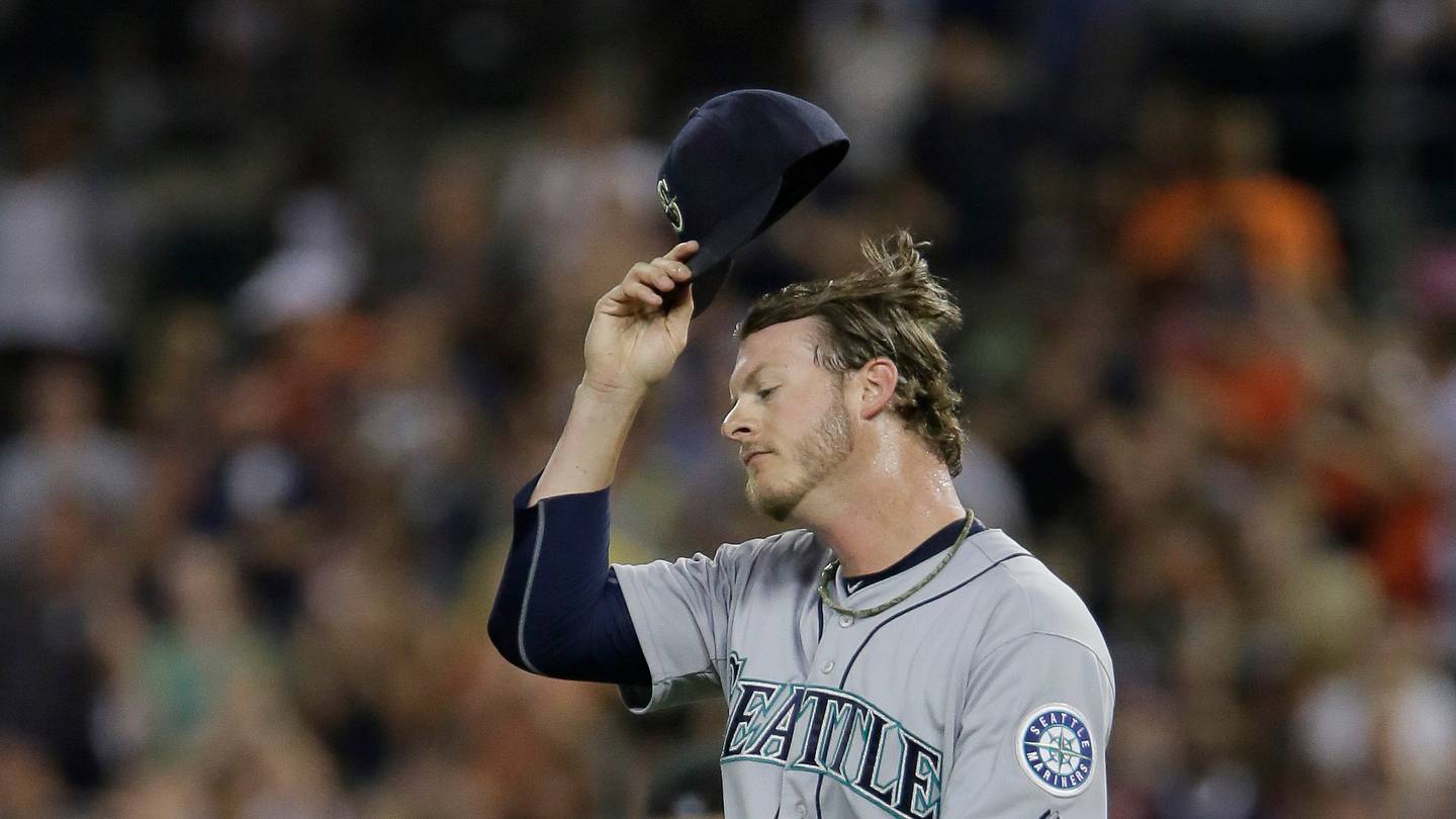 Seattle sends reliever Mark Lowe to Toronto