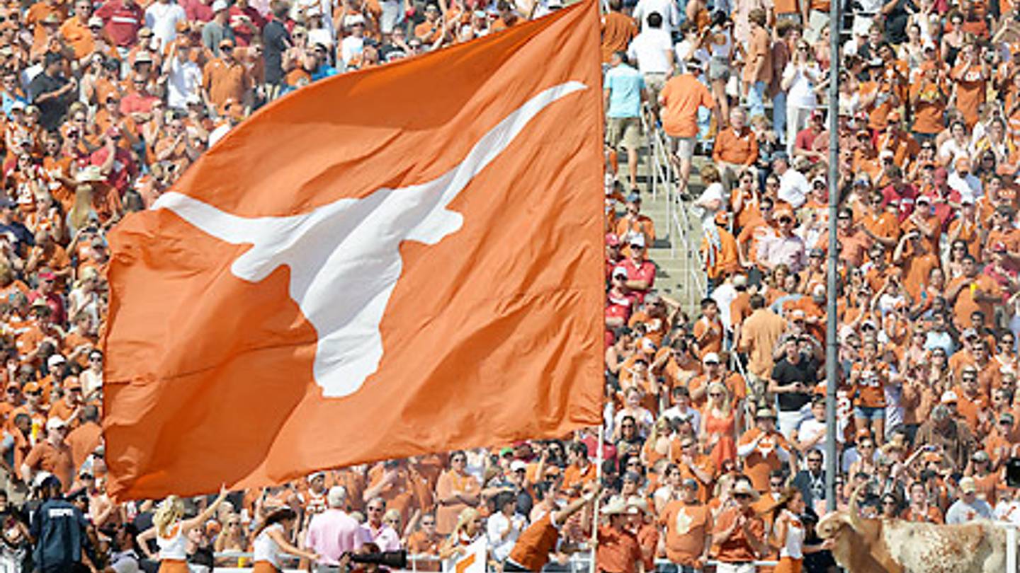 Texas adds Texas A&M-Commerce's Wendel Davis as defensive analyst