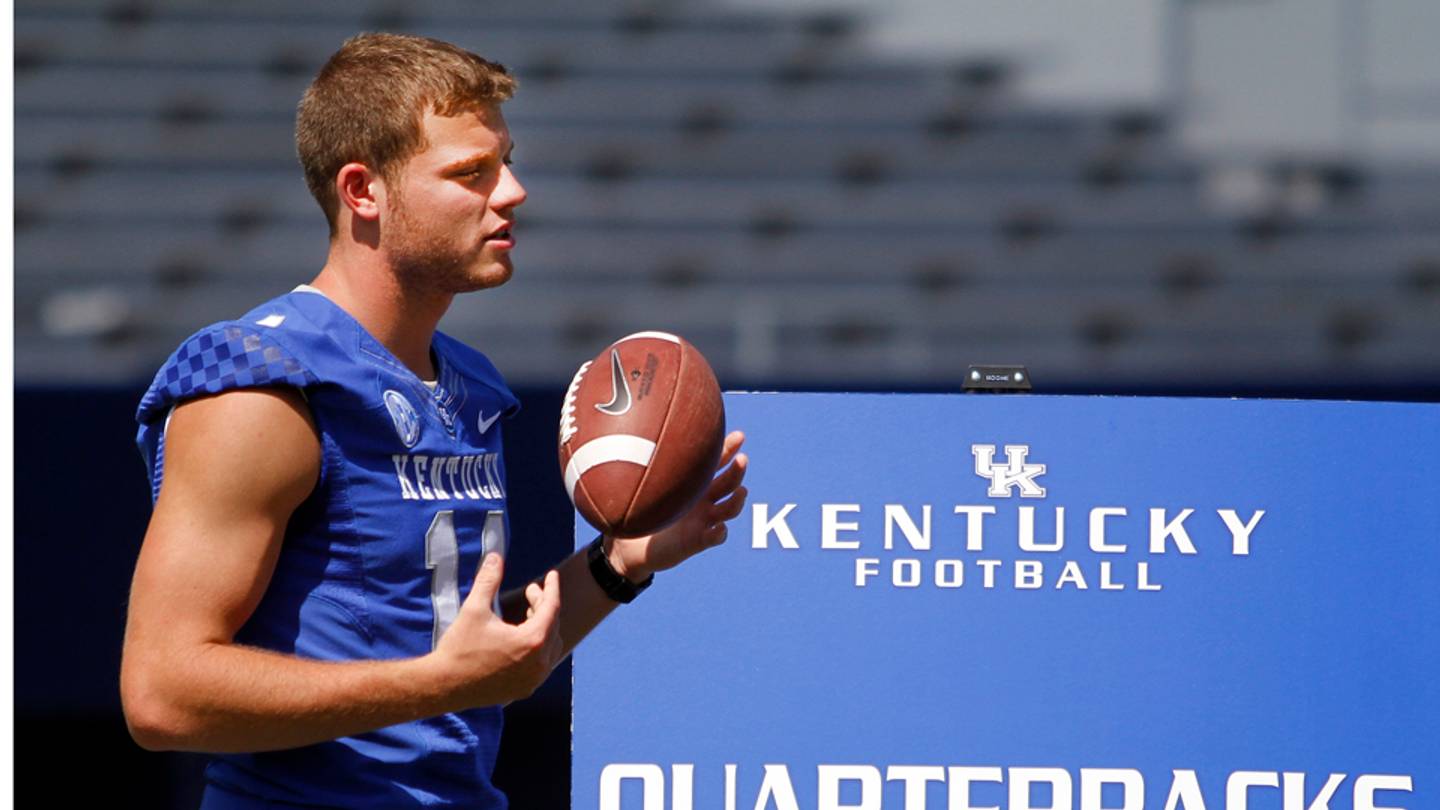 Kentucky names Patrick Towles starting quarterback