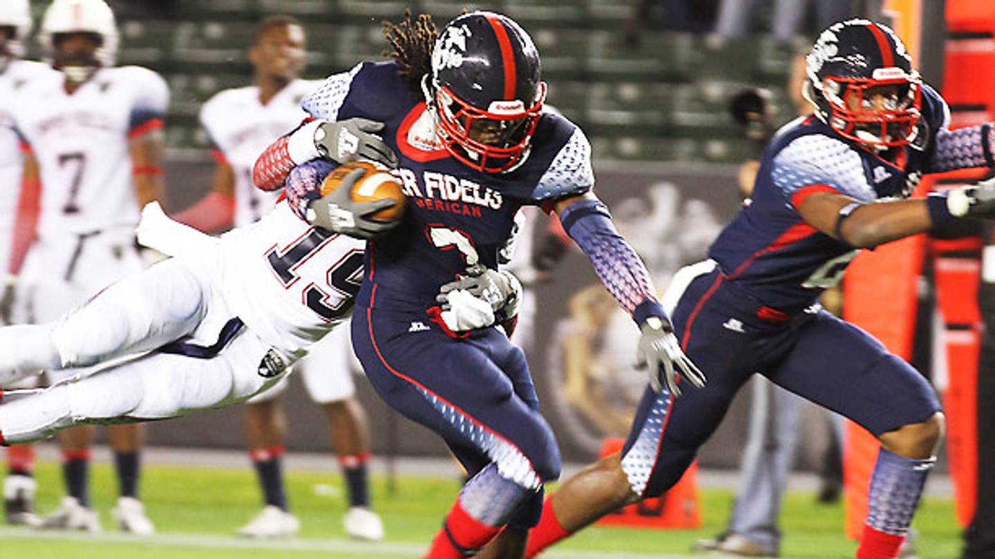 Alex Collins wants to play for Arkansas; his mom apparently does not concur
