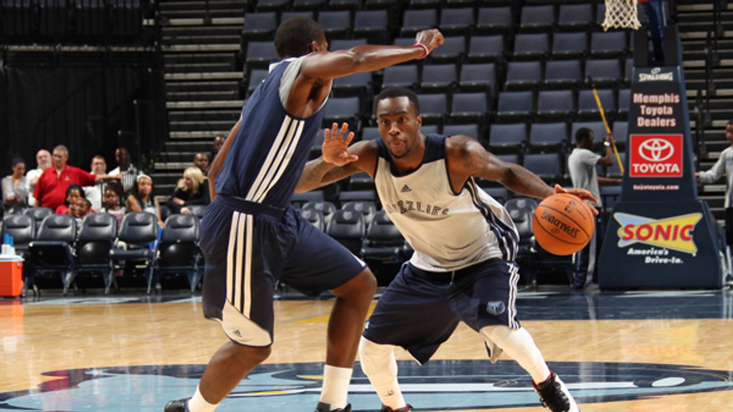 Reports: Grizzlies trade Tony Wroten to Sixers for draft pick