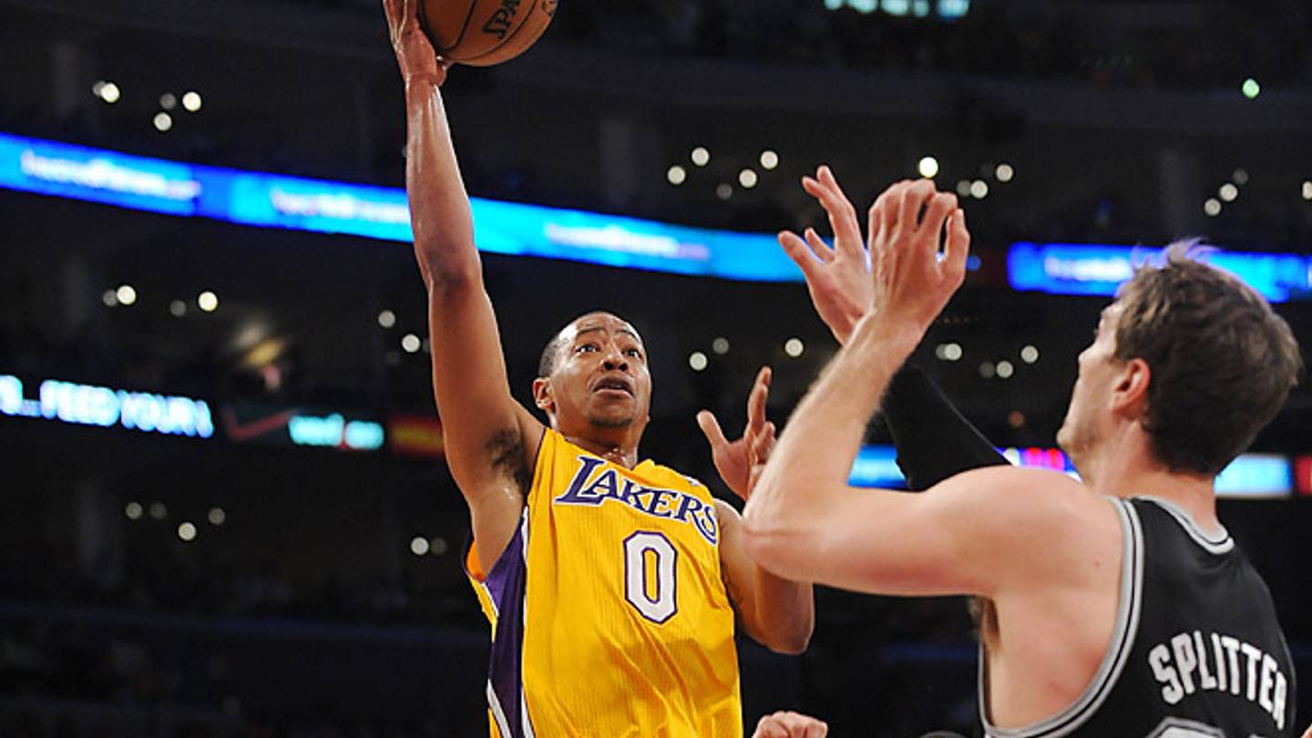 Morris, Goudelock start for Lakers in Game 3 vs. Spurs