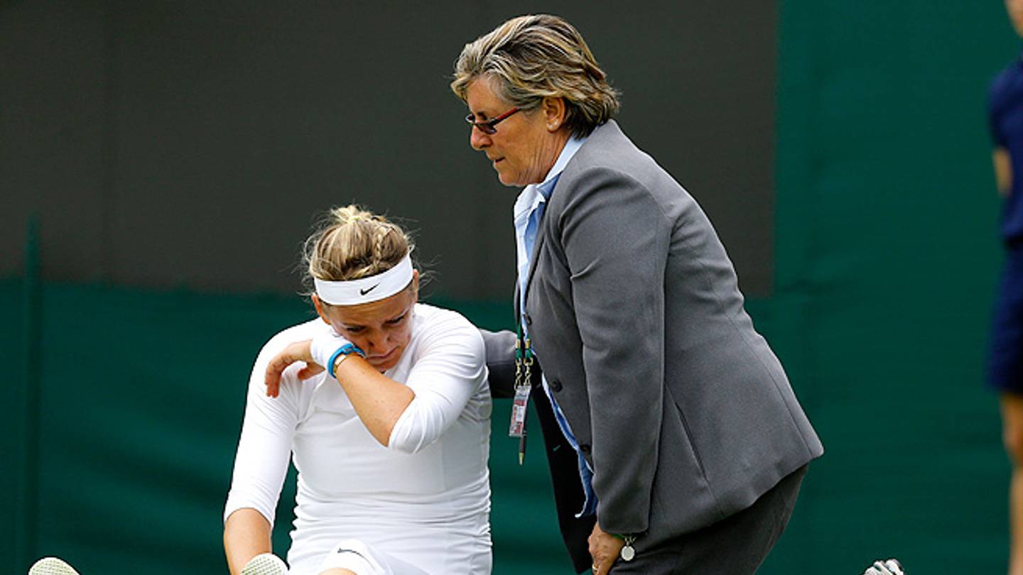 Nasty fall didn't stop Azarenka in first round at Wimbledon