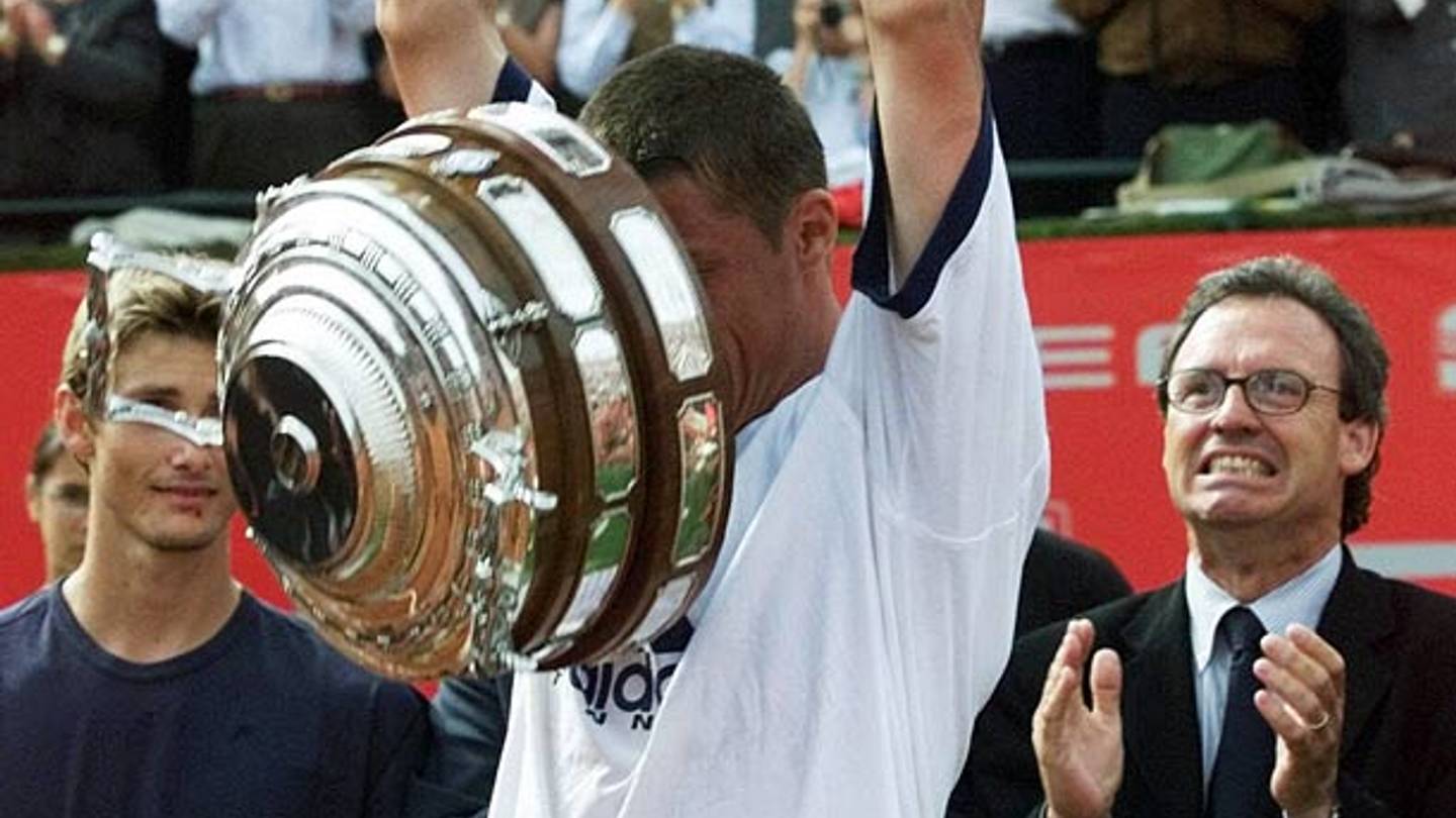 Memory Lane: Safin treats trophy like racket