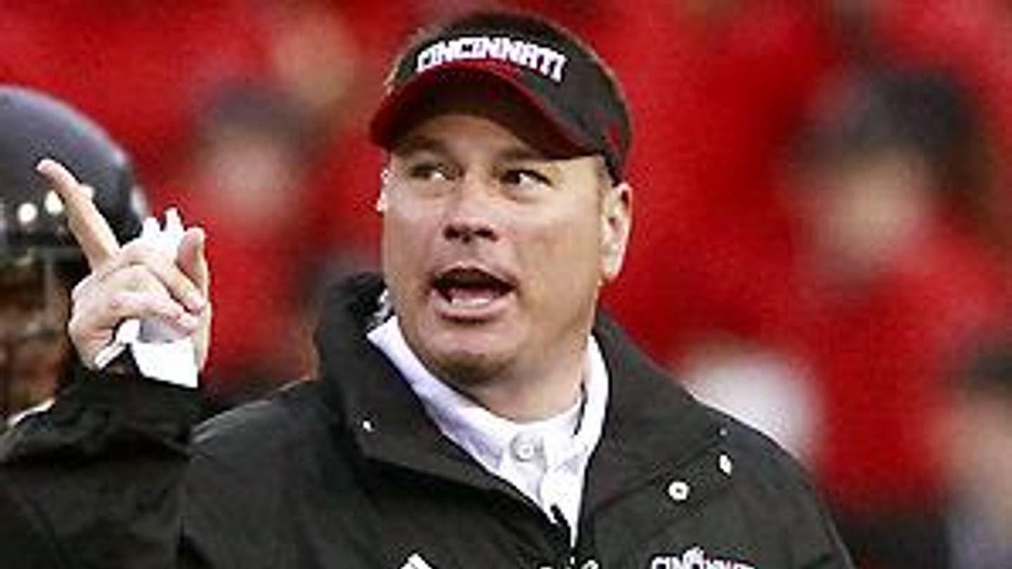 Butch Jones brings same offense, entirely different vibe to Cincy