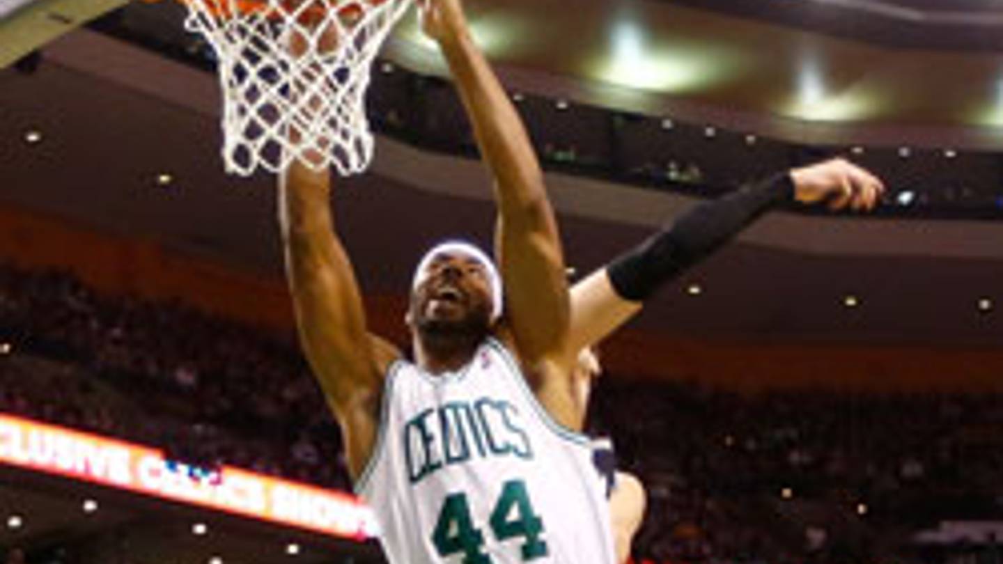 Chris Wilcox injures thumb, out for up to one month