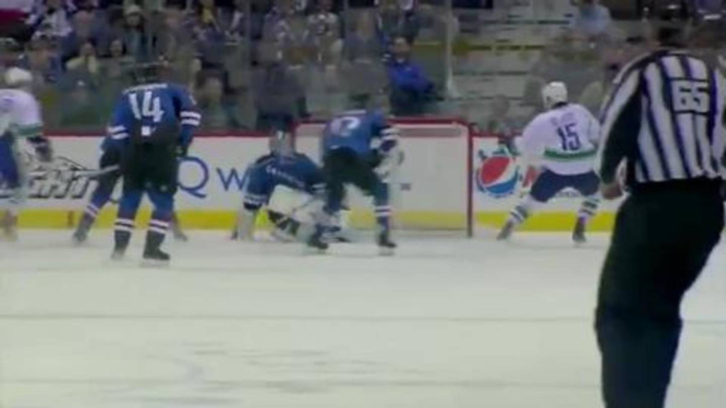 Luongo makes 31 saves, Canucks beat Avs 2-1