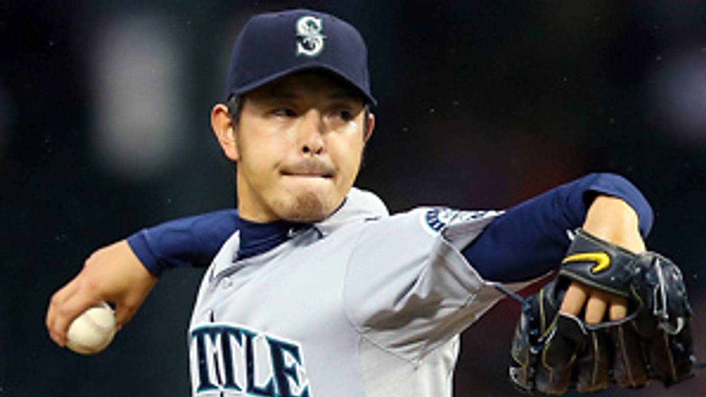 Mariners extend Iwakuma's contract through '14